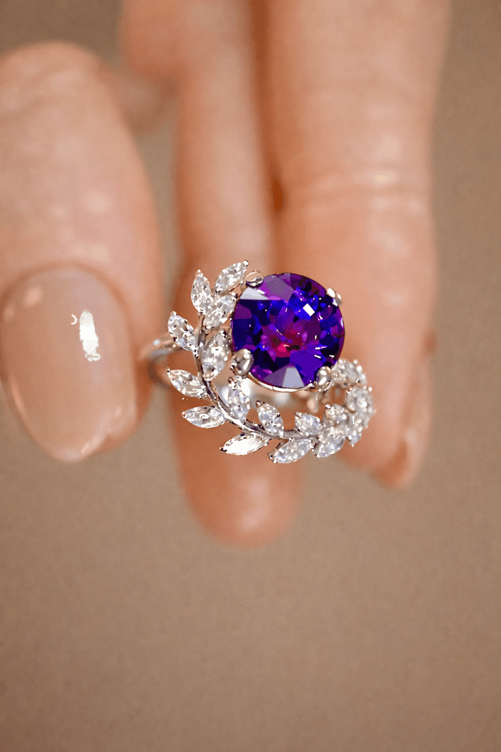 Valeyra – 2.5ct Lab-Grown Sapphire Leaf Wreat… | La Forêt – La Foret